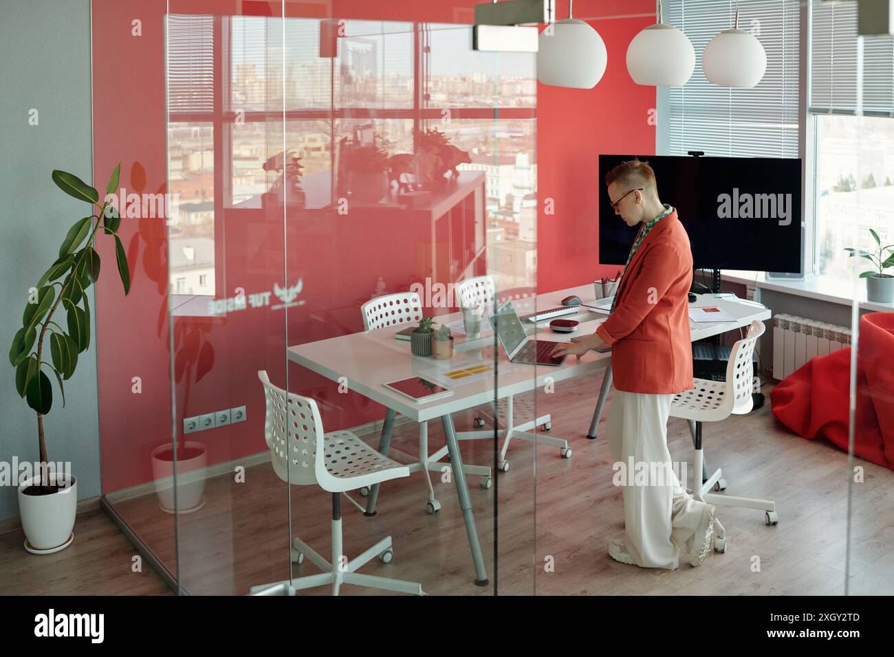 Vibrant work environment hi-res stock photography and images - Alamy