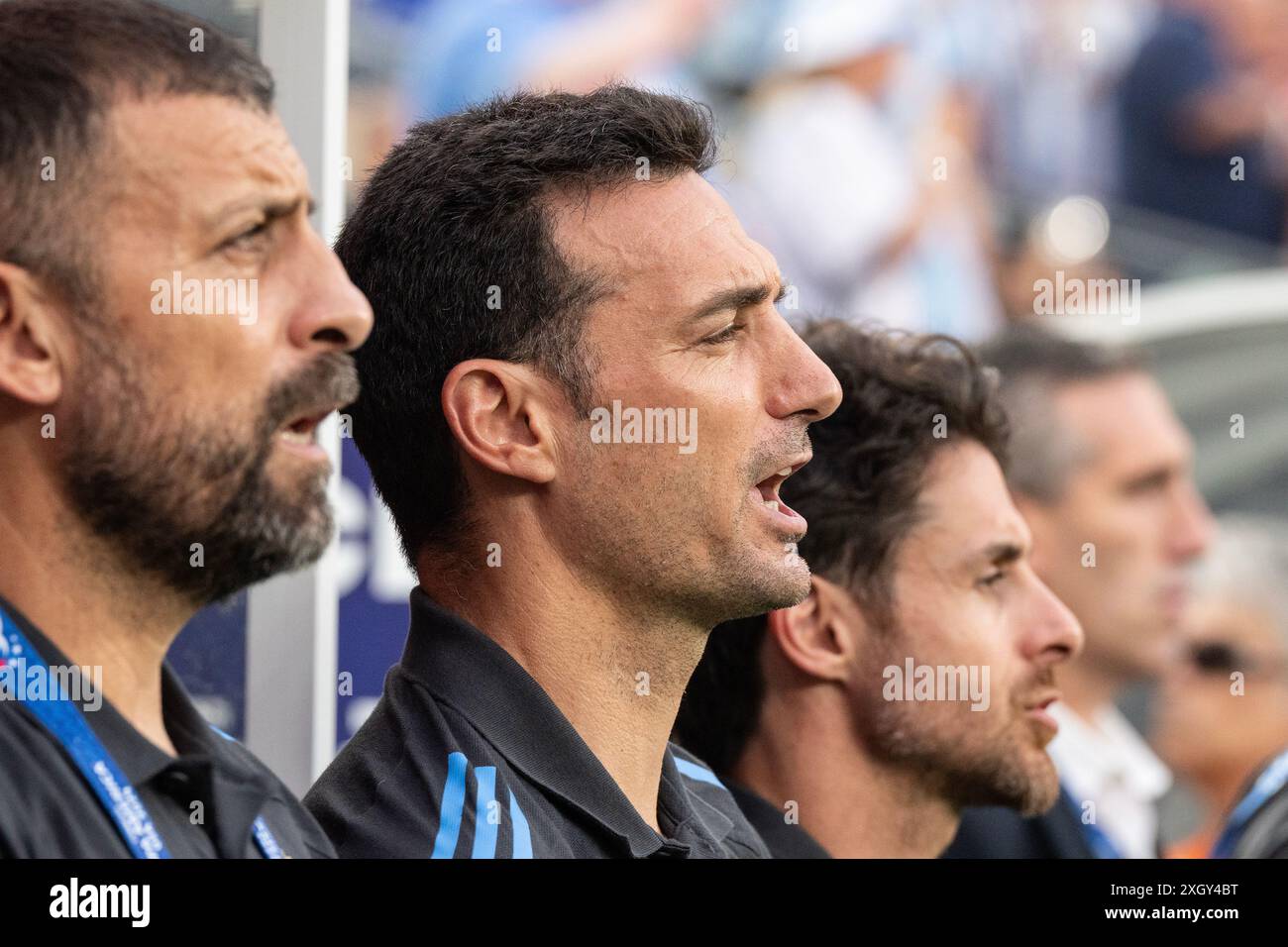 Lionel Scaloni, Argentina football manager singing National Anthem on ...