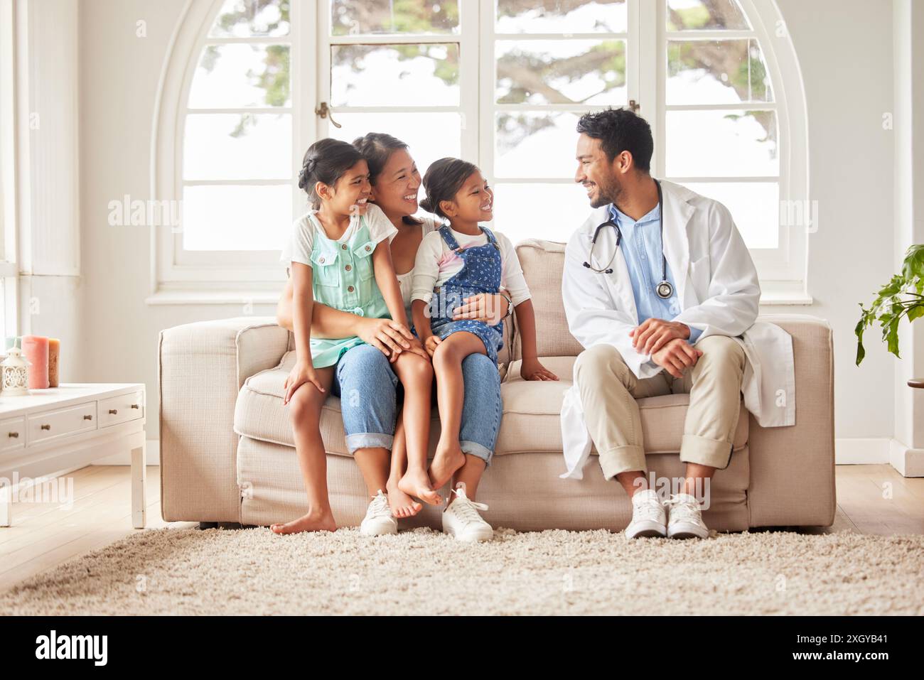 Father kids check in hi-res stock photography and images - Alamy