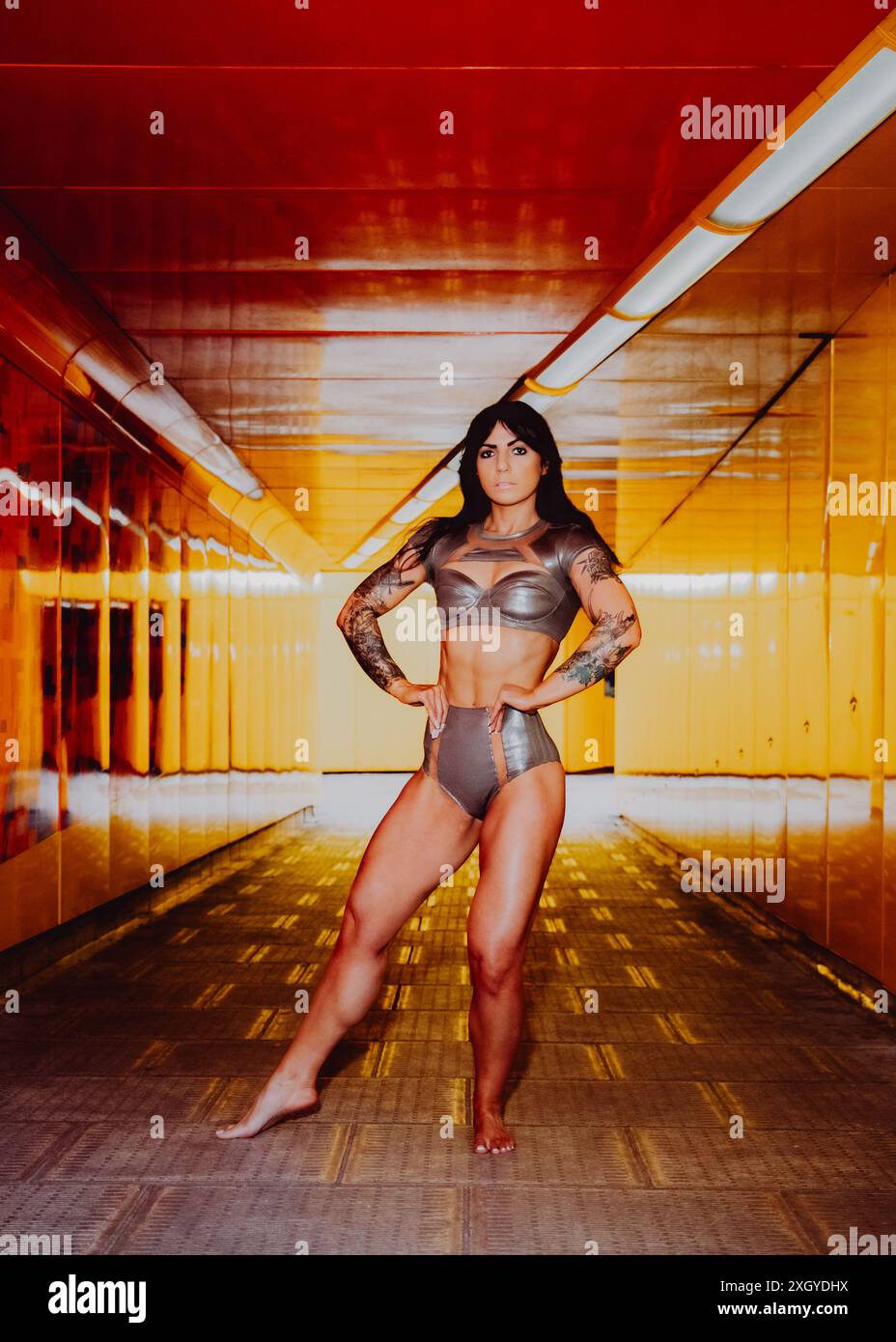 Brunette bikini model hi-res stock photography and images - Alamy