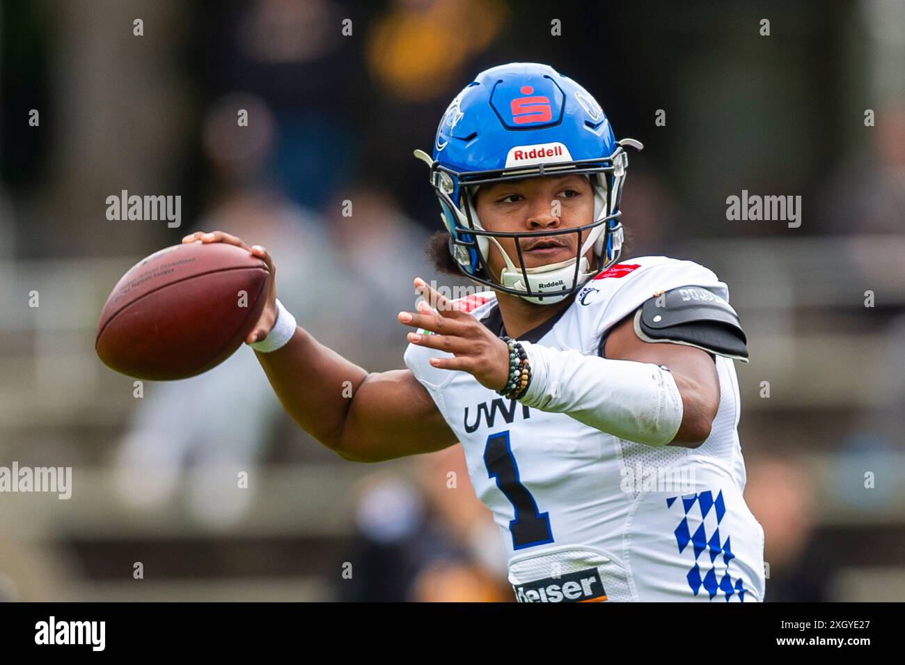 Maximilian Barmettler (33, RB, Allgaeu Comets) verfolgt von Niklas ...