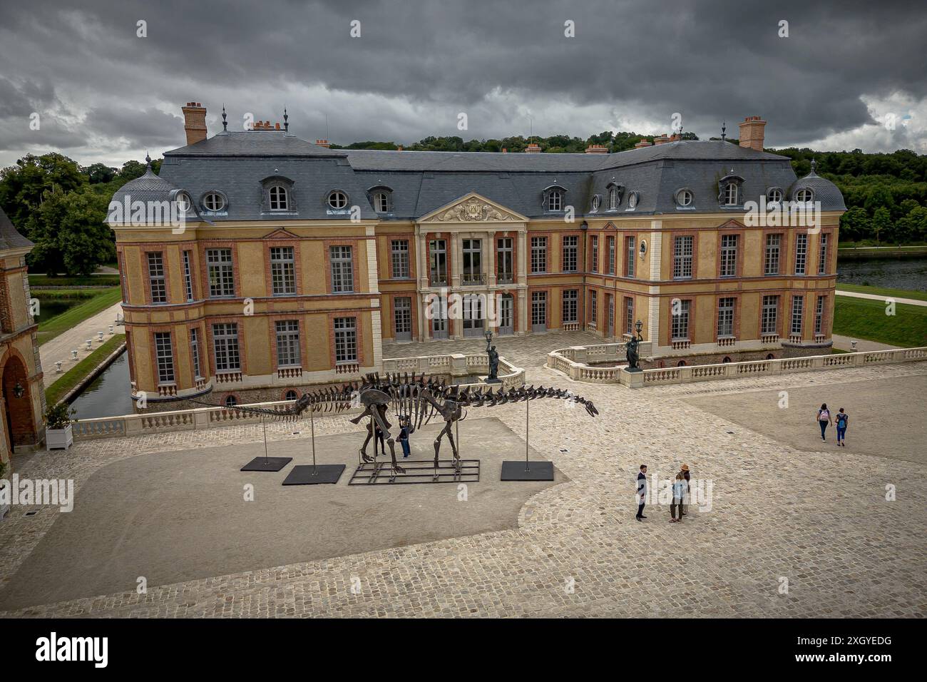 Paris, France. 10th July, 2024. An Apatosaurus' dinosaur skeleton is ...