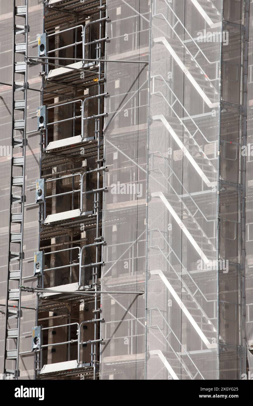 Scaffolding, house facade, shell construction, residential building ...
