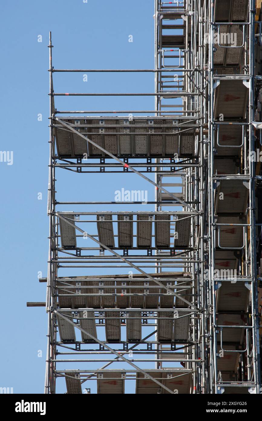Scaffolding, house facade, shell construction, residential building ...
