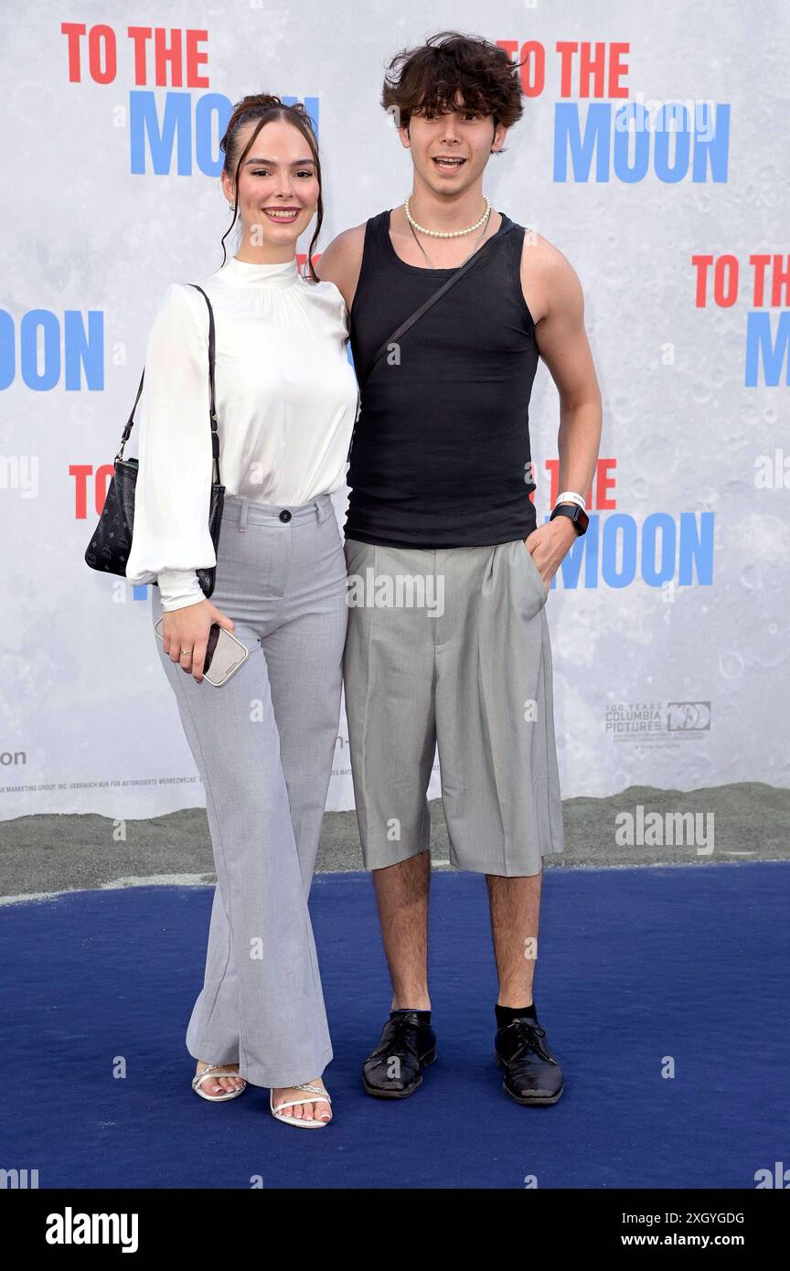 Aaliyah Rudolph und Sascha Dombrowski bei der Premiere des Kinofilms To the Moon im Zoo Palast ...