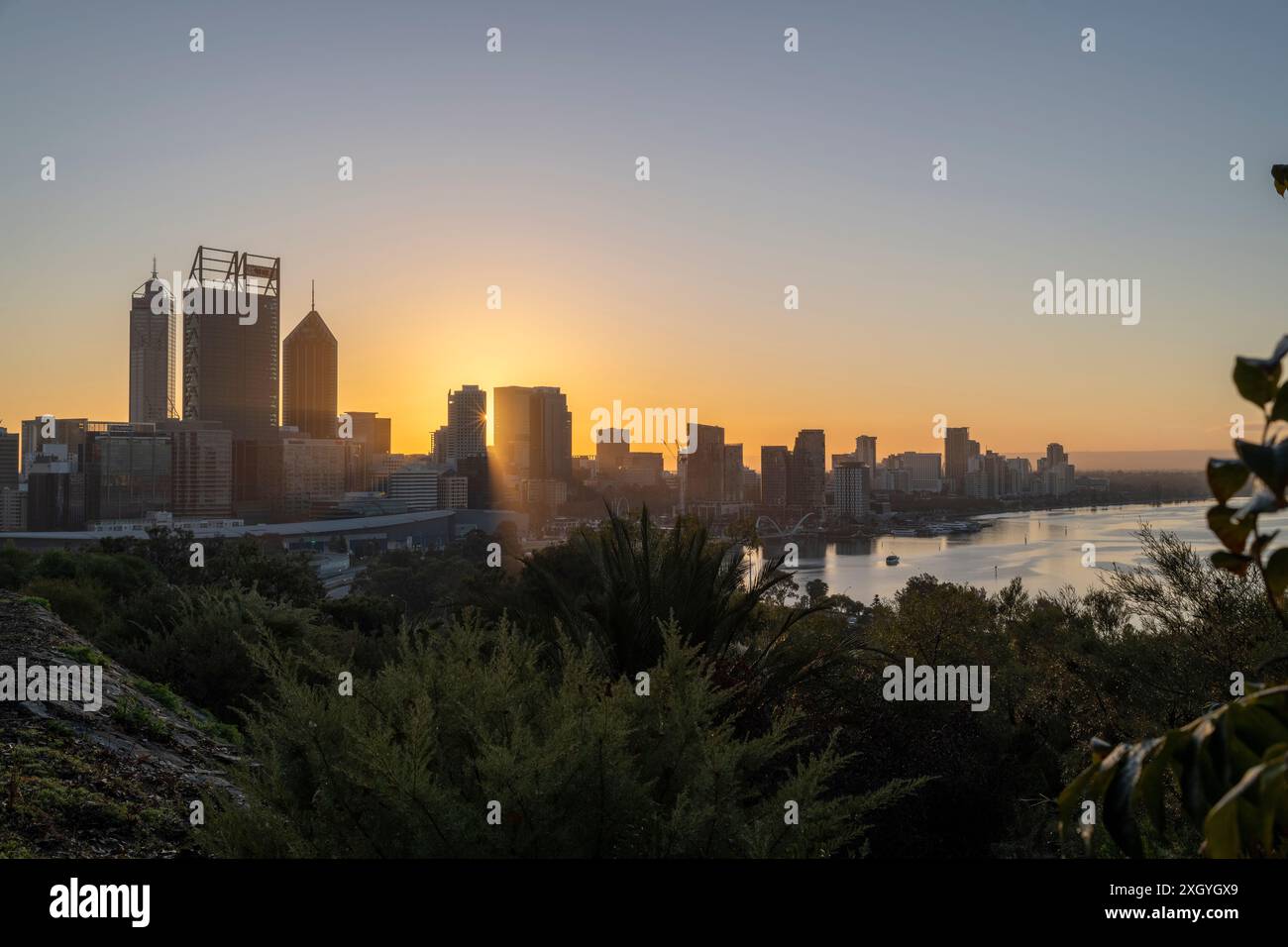 Sunrise over Perth's CBD and Swan River seen from Kings Park Stock ...