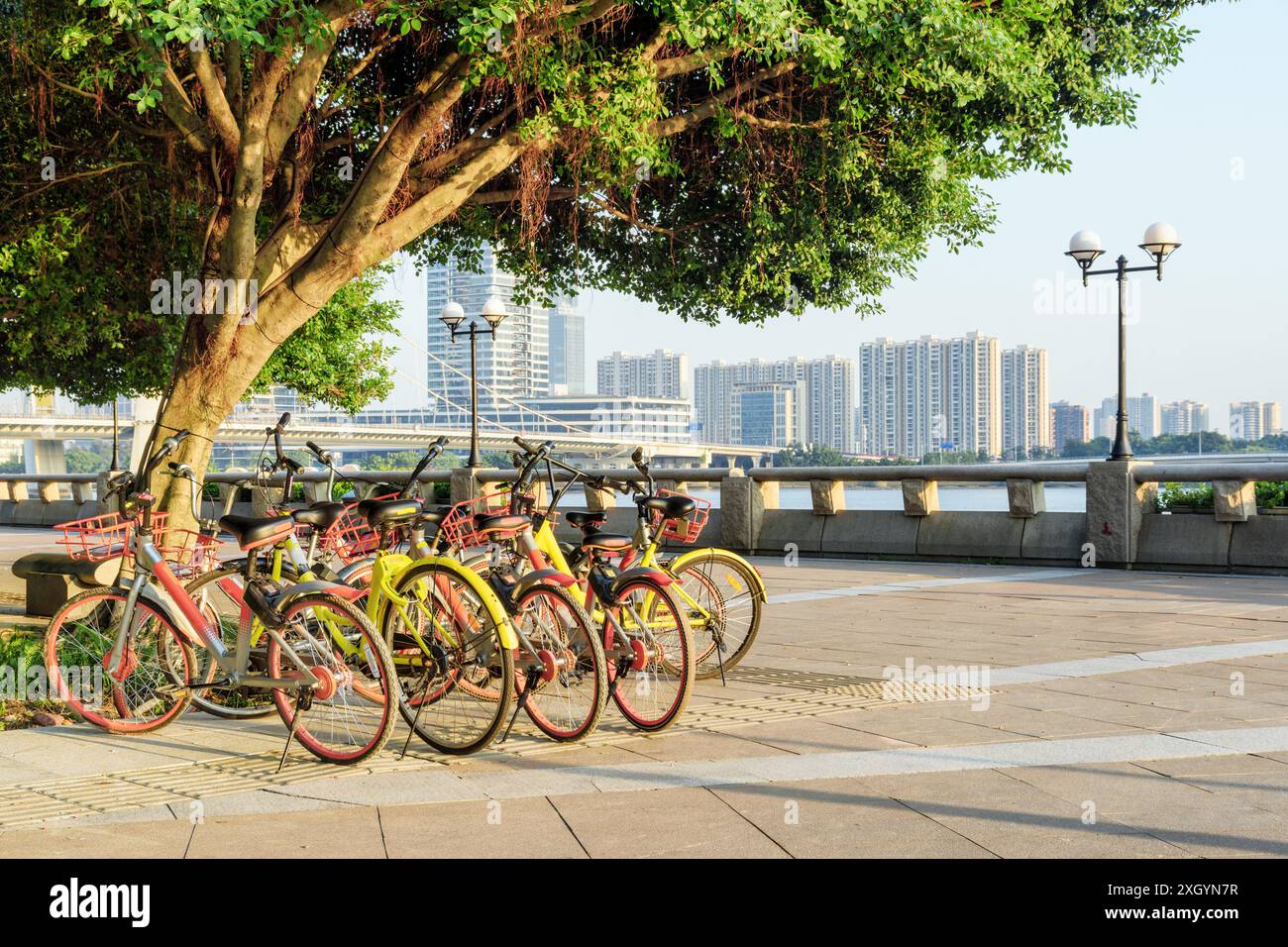 Guangzhou street scene china hi-res stock photography and images - Alamy