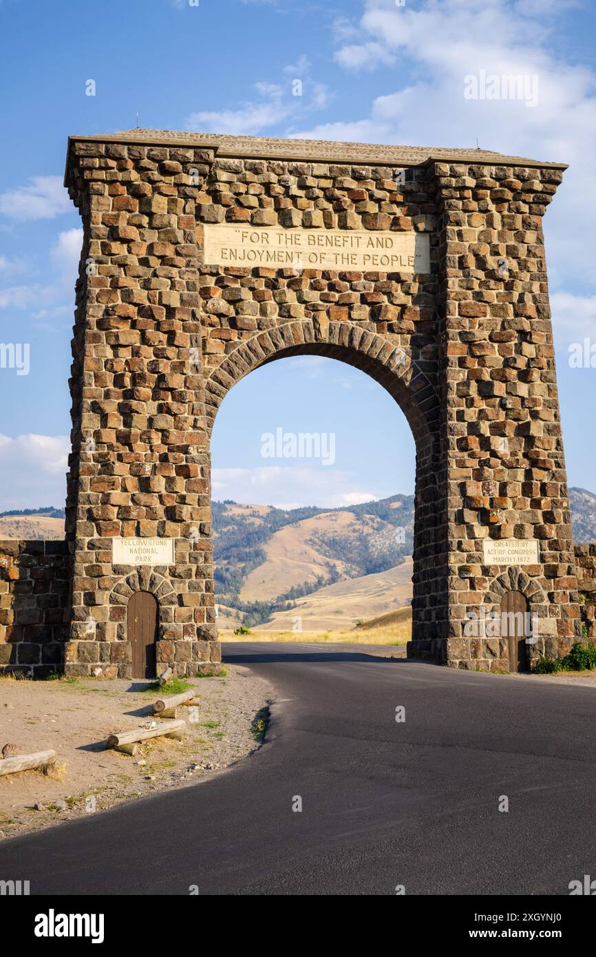 Experience yellowstone hi-res stock photography and images - Alamy