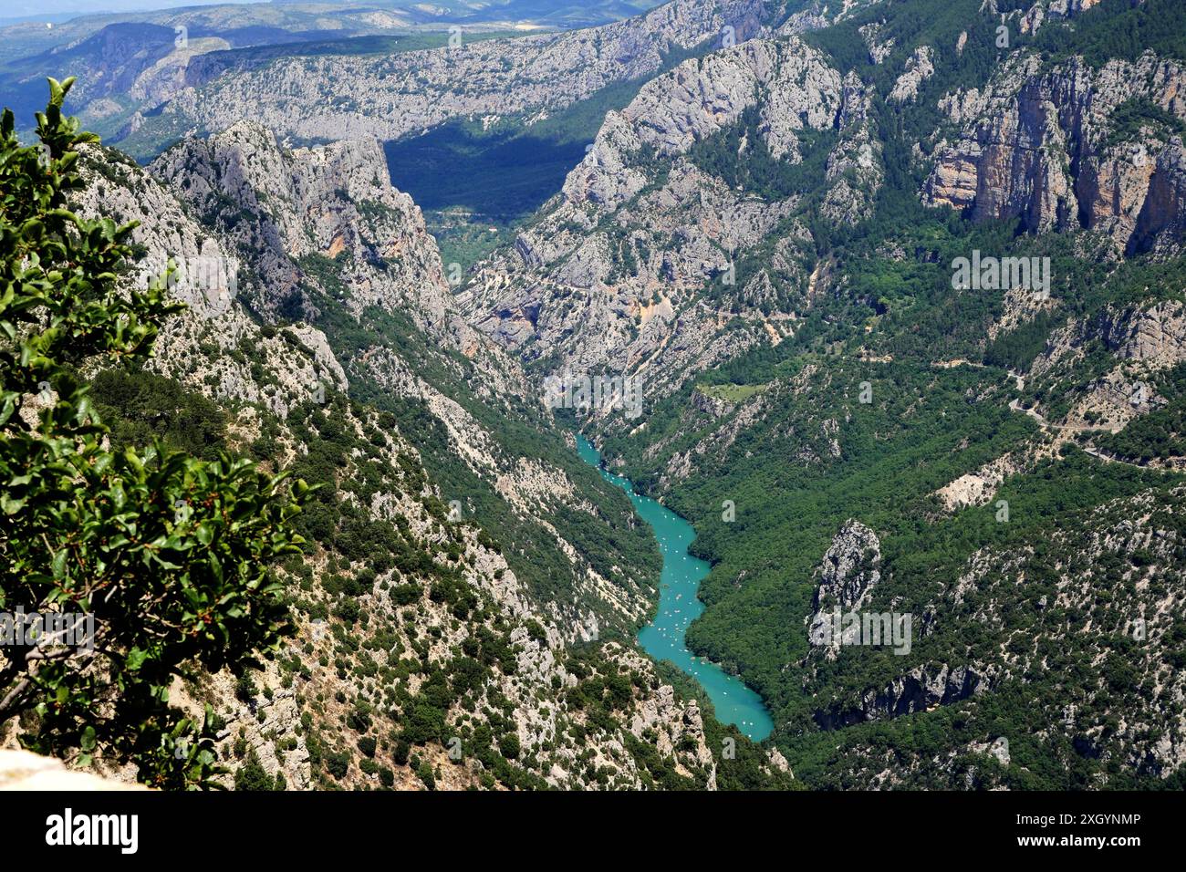 Canyon mit Touristenbooten, Le Gorge du Verdon *** Canyon with tourist ...