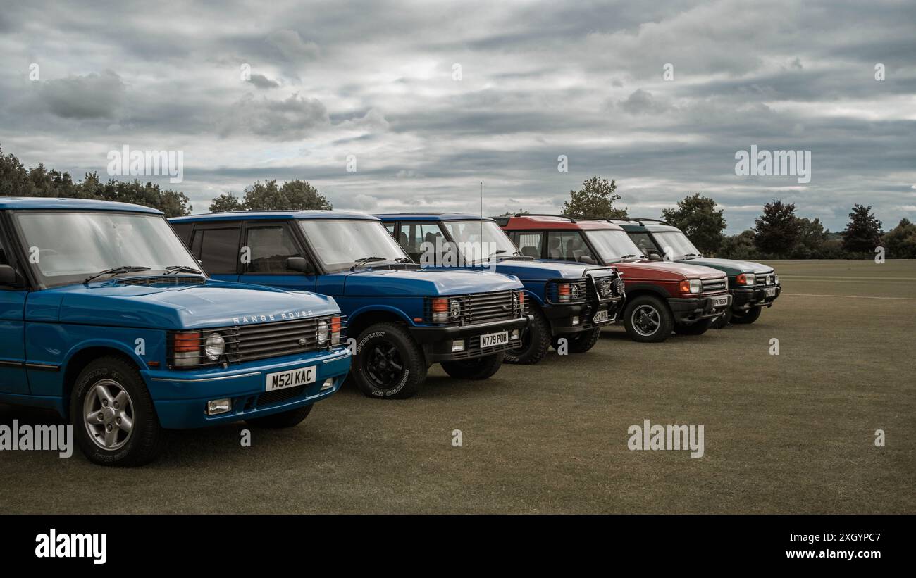 Three Range Rovers and two Land Rover Discoveries in a line at a ...