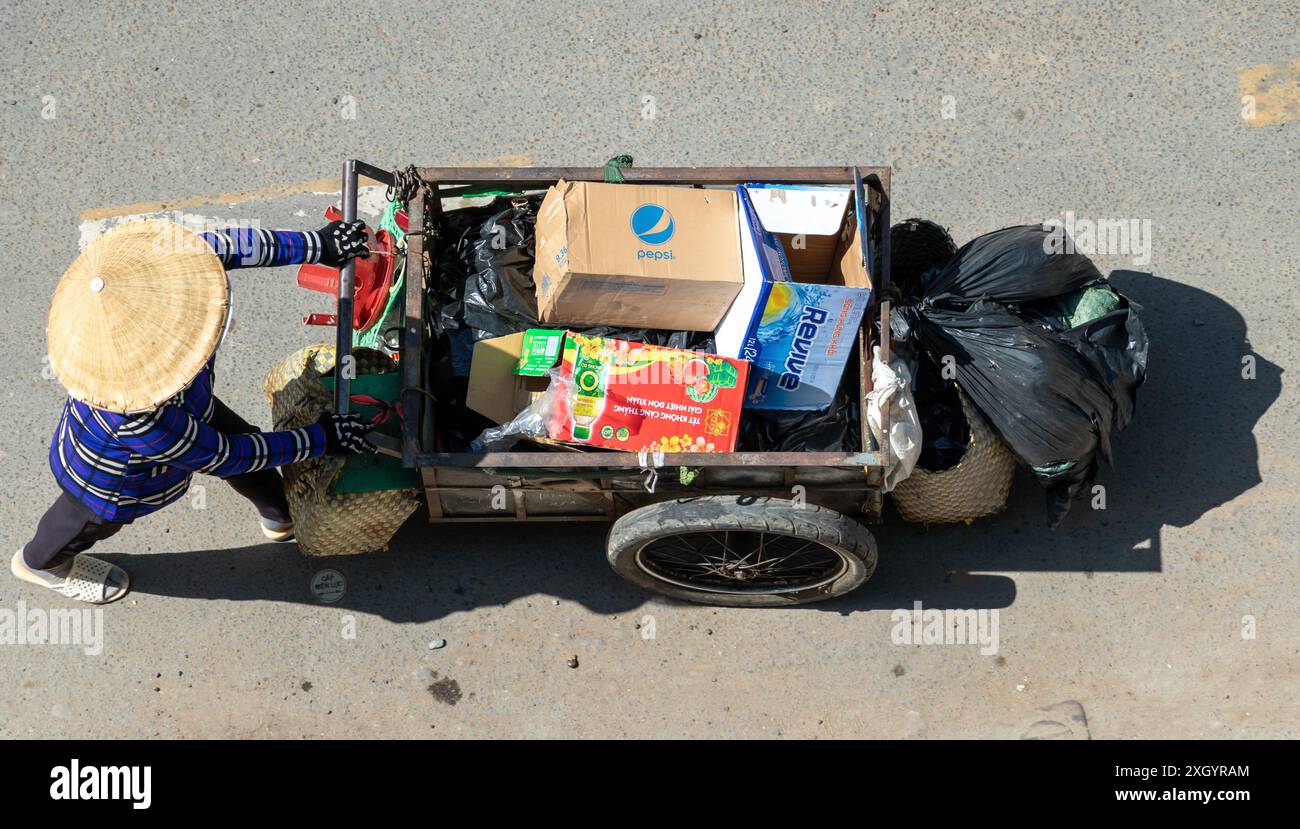 Hand cart full of garbage hi-res stock photography and images - Alamy