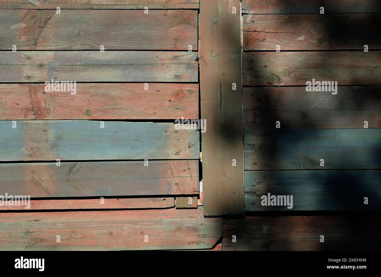 timber wall of weathered garden shed Stock Photo - Alamy