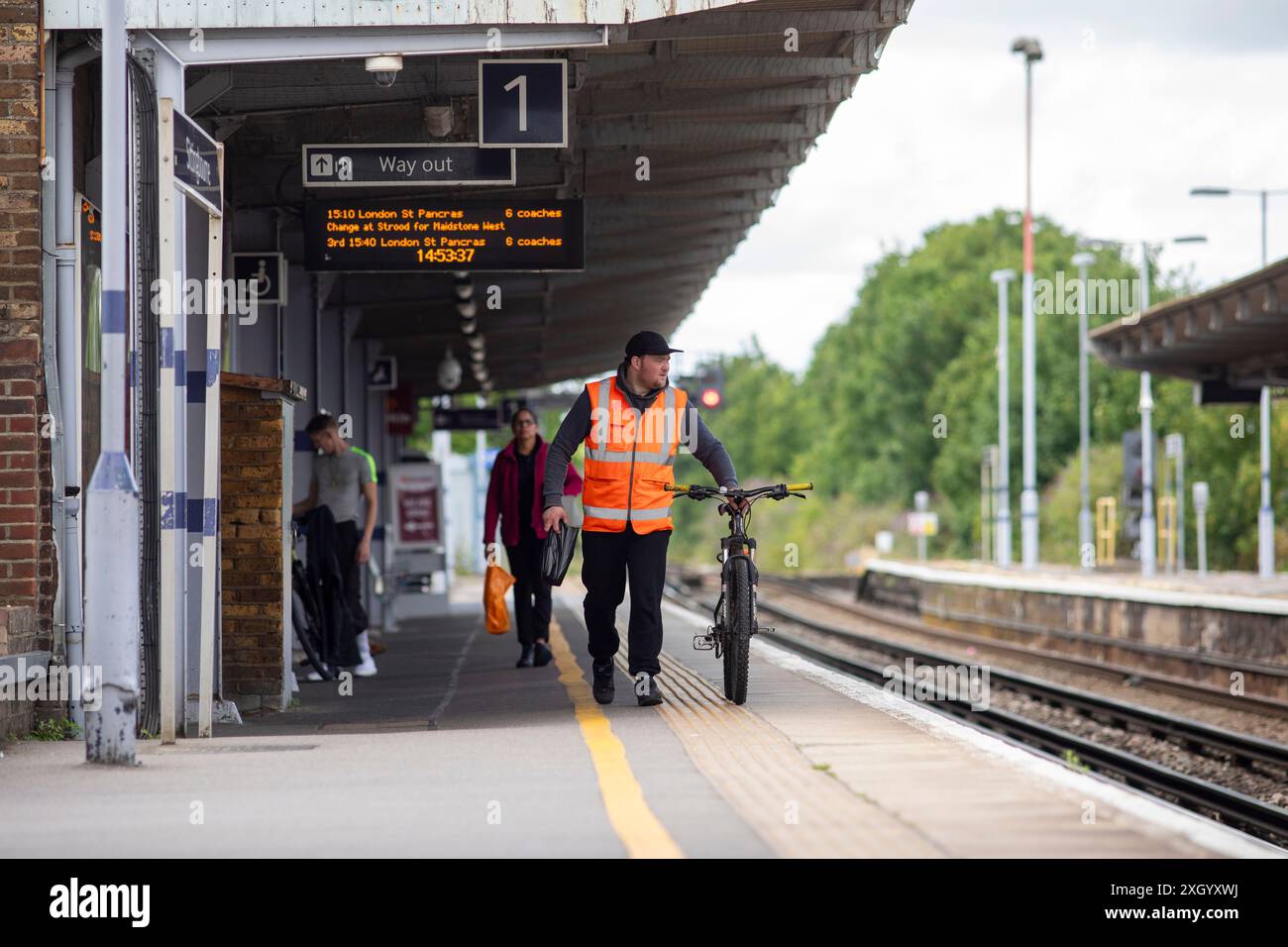 Sittingbourne railway station is on the Chatham Main Line and the ...