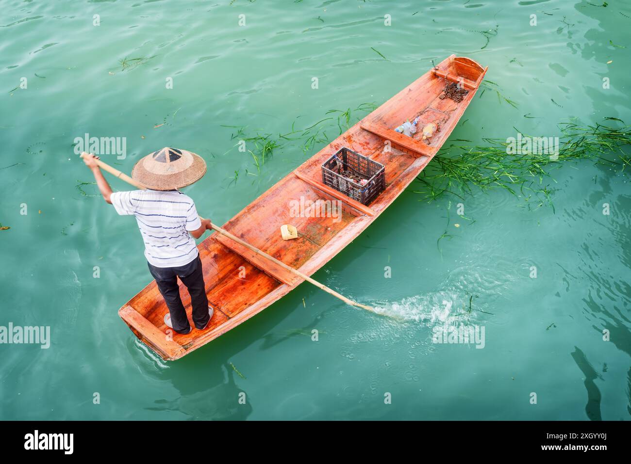 Chinese boatman hi-res stock photography and images - Alamy