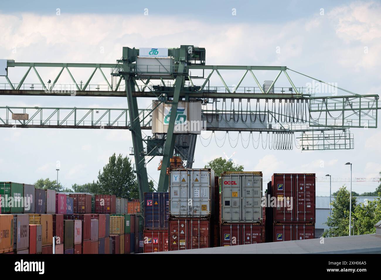 Containerkran, Container im Dortmunder Hafen bei CTD, Container ...