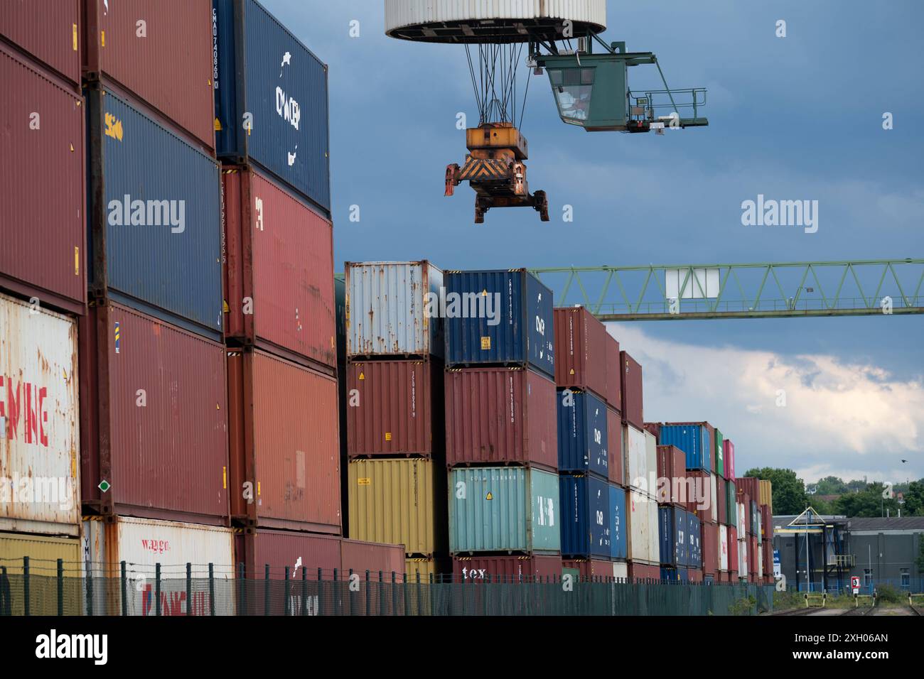 Containerkran, Container im Dortmunder Hafen bei CTD, Container ...