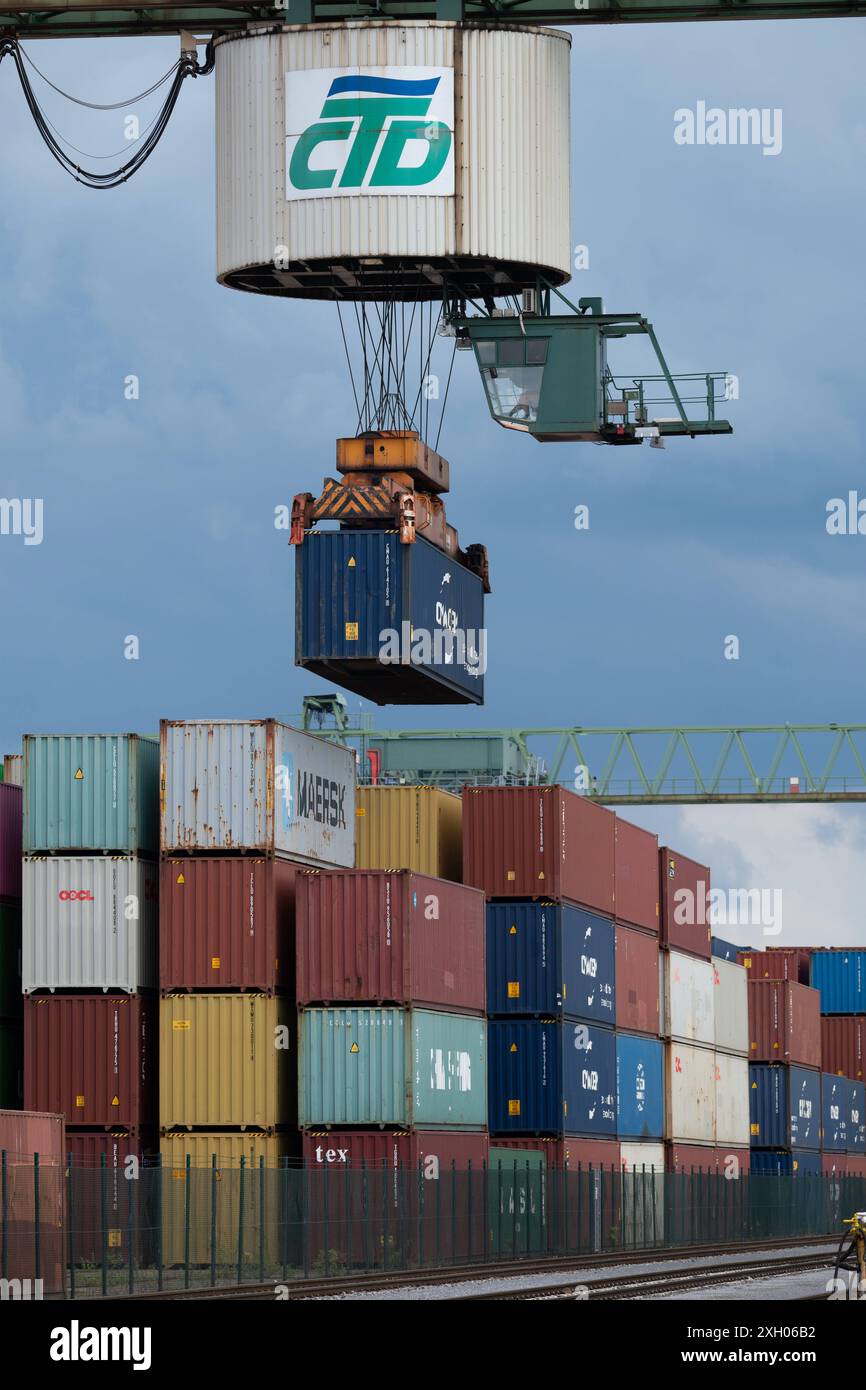 Containerkran, Container im Dortmunder Hafen bei CTD, Container ...