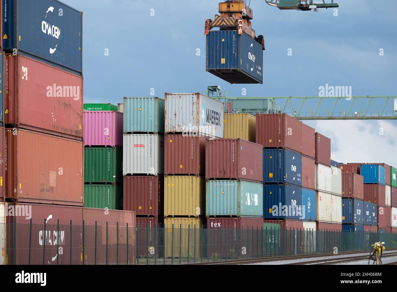 Containerkran, Container im Dortmunder Hafen bei CTD, Container ...