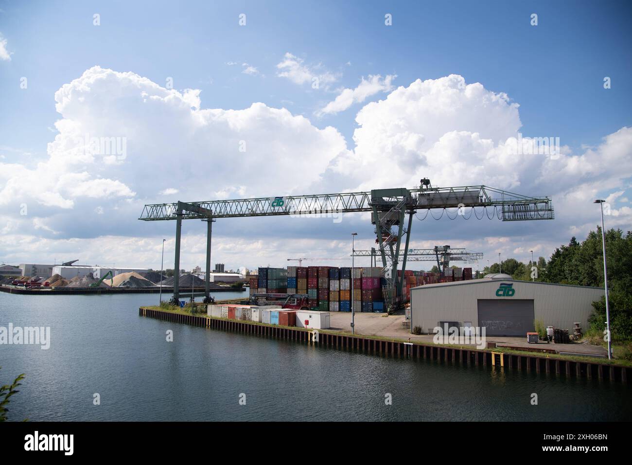 Containerkran, Container im Dortmunder Hafen bei CTD, Container Transport Dienst, Dortmund, 10. ...