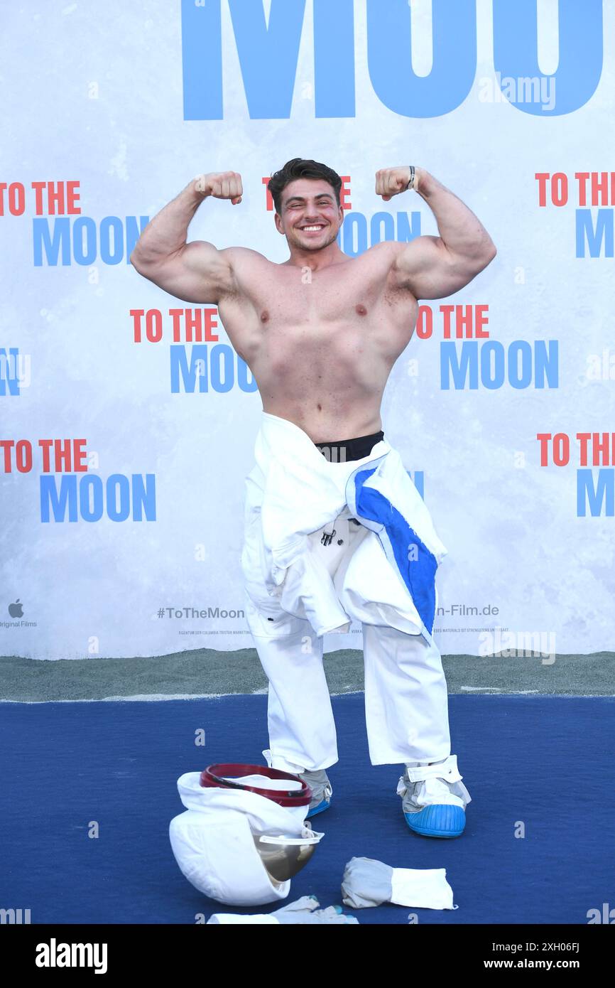 Johny Muenster bei der Deutschlandpremiere von TO THE MOON im ZOO ...