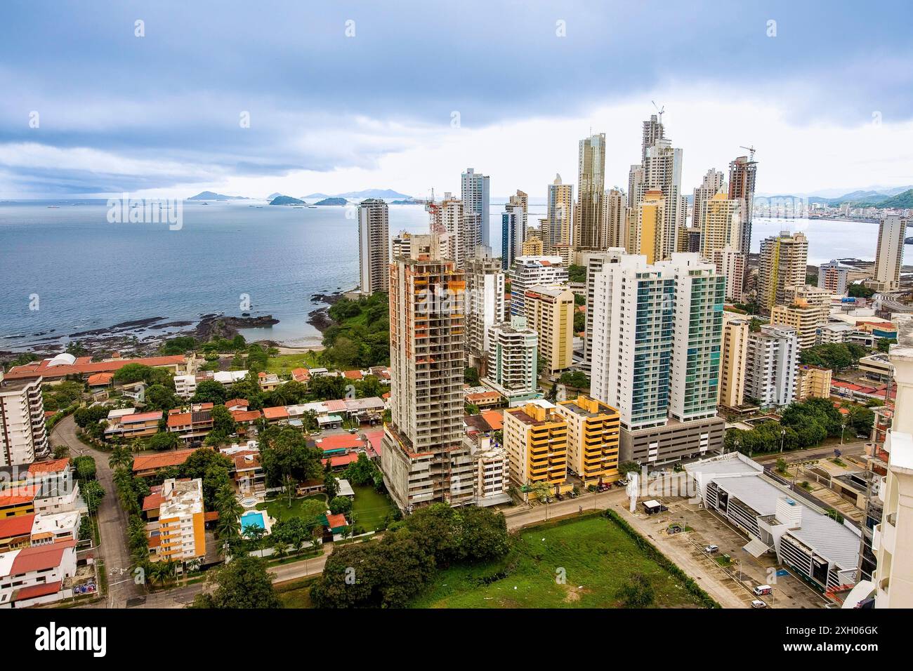 Highrises and ocean views panama hi-res stock photography and images ...
