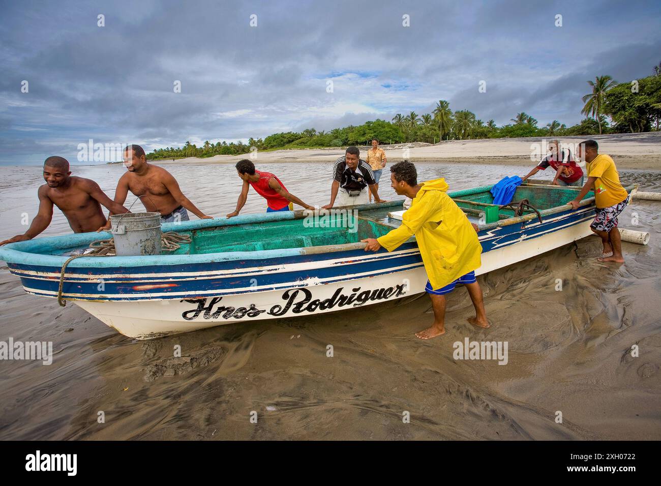 Fisherman on a boat in the ocean hi-res stock photography and images ...