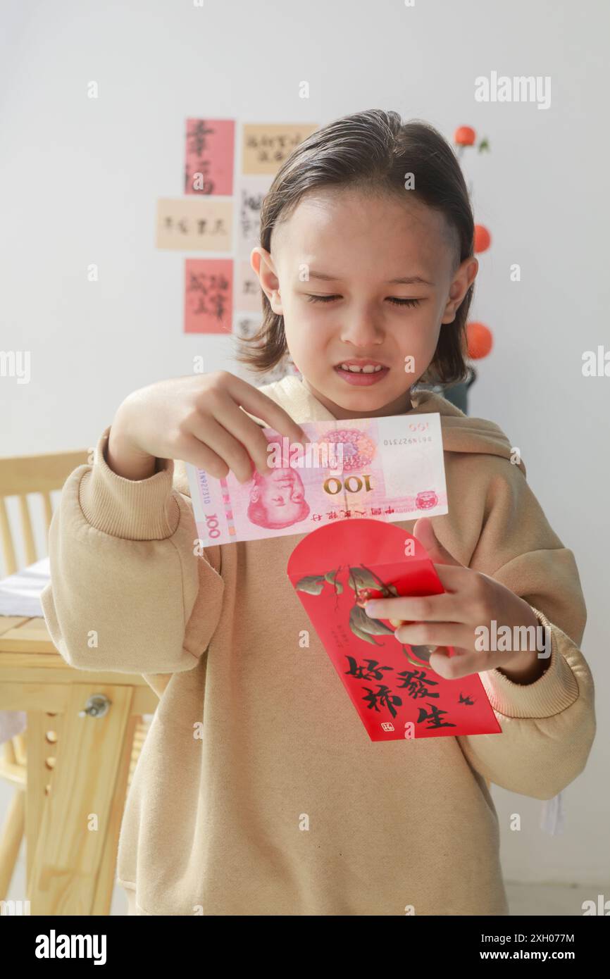 Chinese red envelope hi-res stock photography and images - Alamy