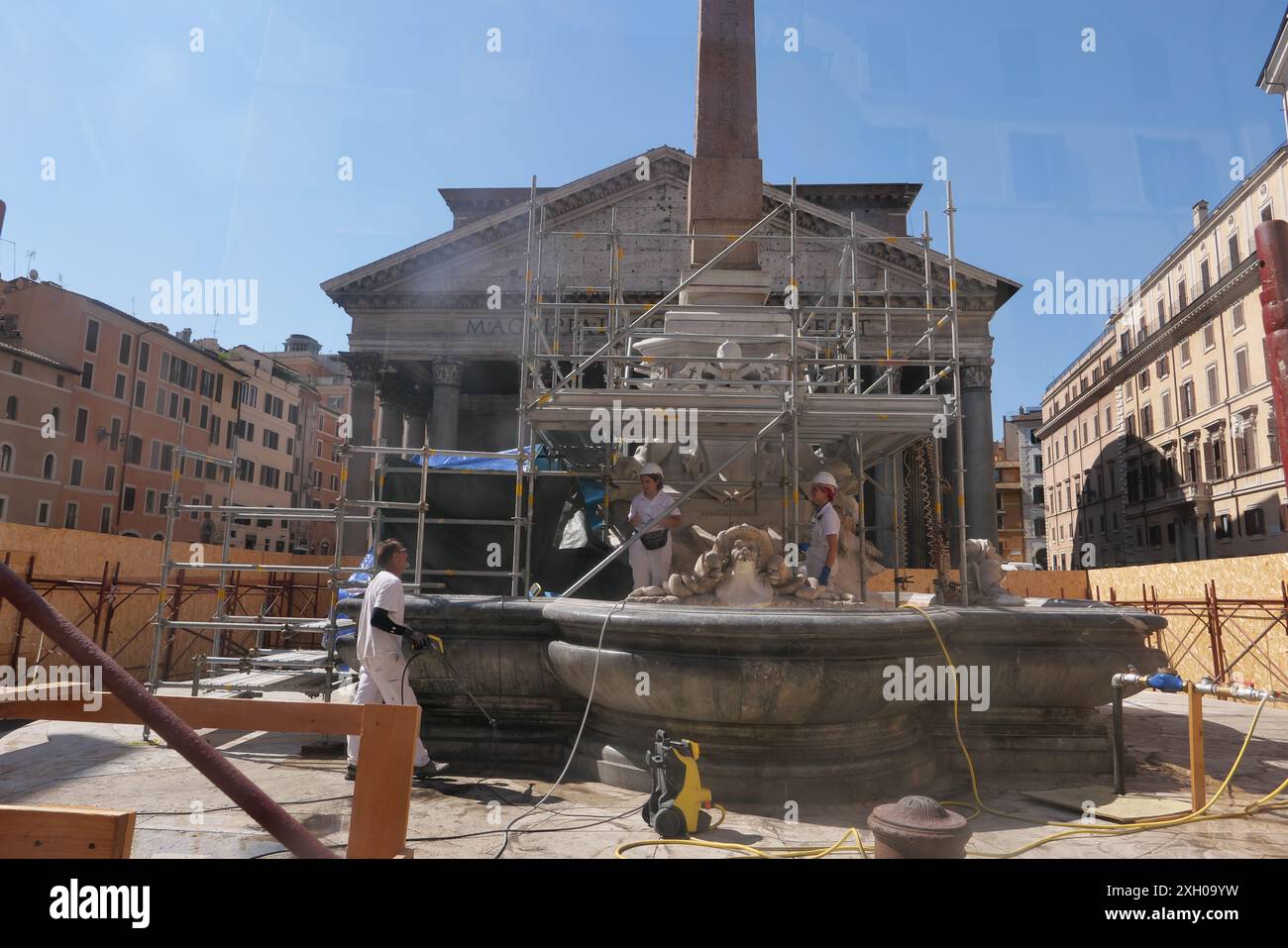 RESTORATION WORK ON THE FOUNTAIN IN FRONT OF THE PANTHEON Stock Photo ...
