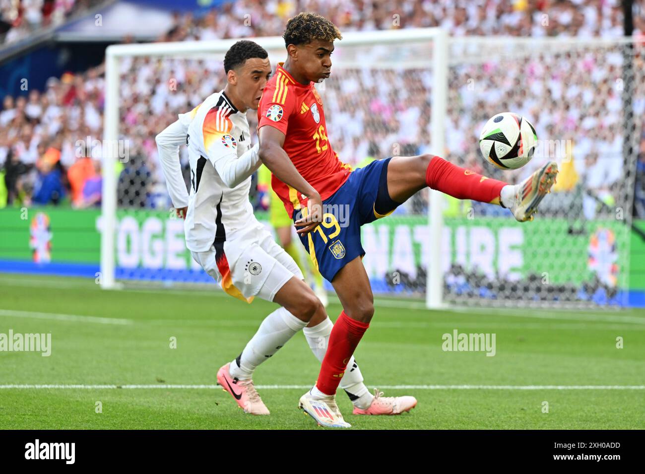 Jamal Musiala (10) of Germany defending on Lamine Yamal (19) of Spain ...