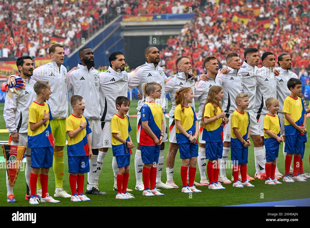 players of Germany with Ilkay Gundogan (21) of Germany, goalkeeper ...