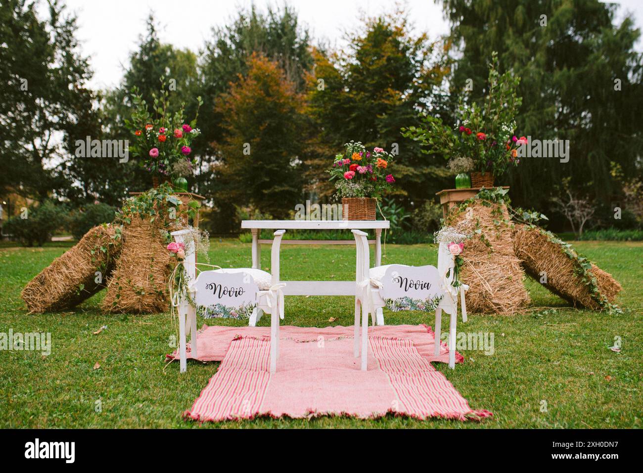 Decoration for outdoor wedding, novio and novia signs on altar chairs ...