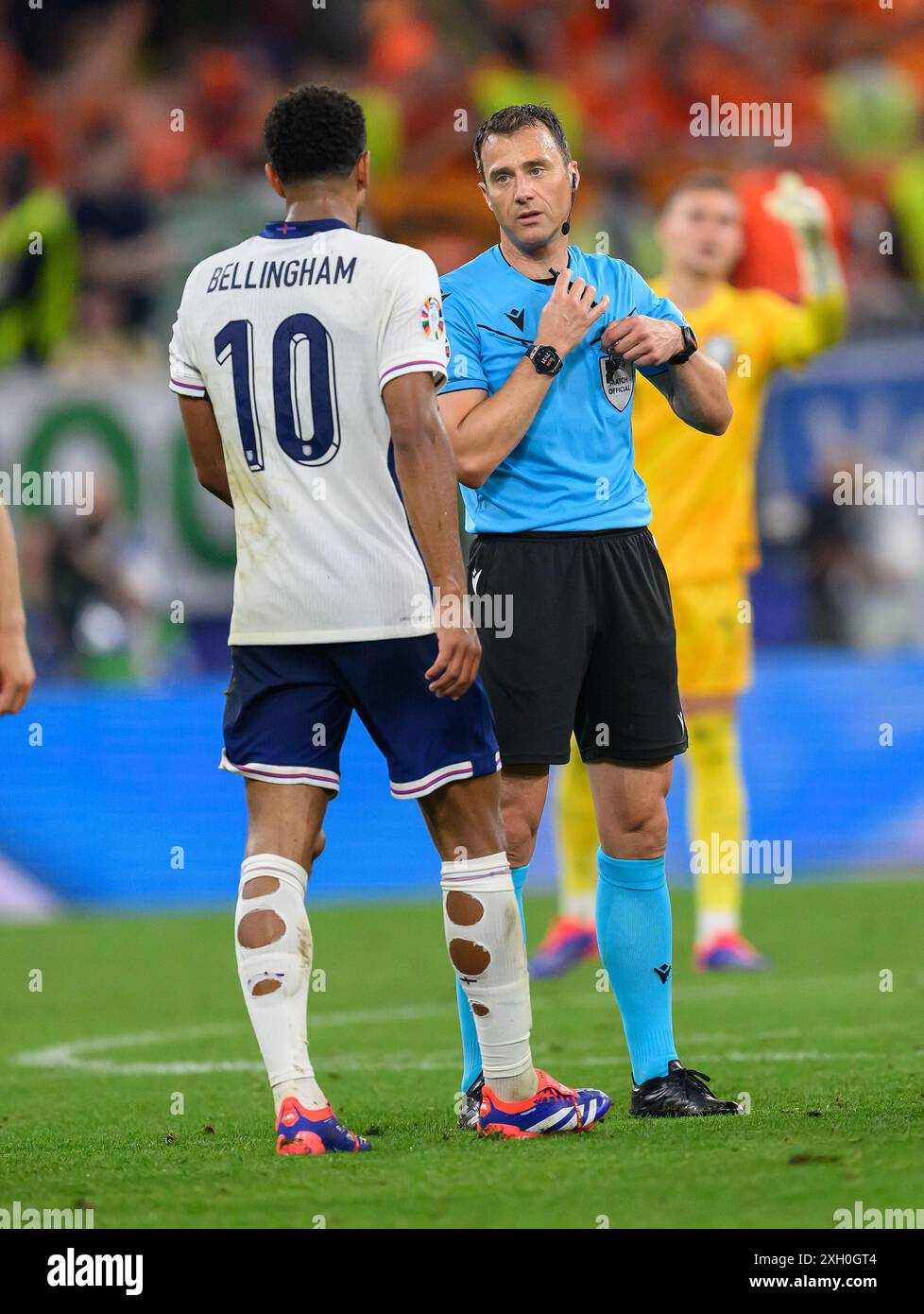 Felix zwayer jude bellingham hi-res stock photography and images - Alamy