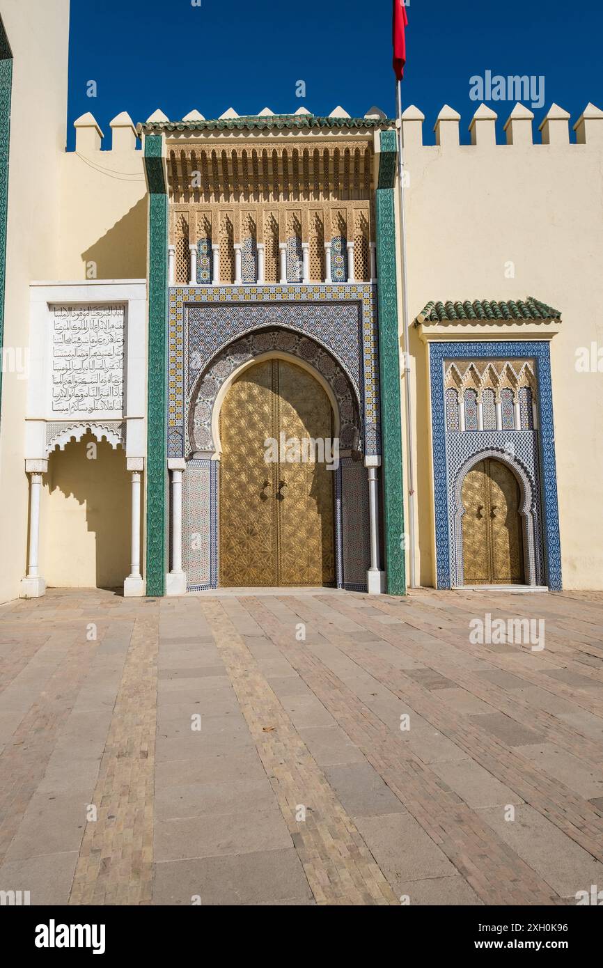 Front vertical view of the entrance to the Royal Palace of Fez in ...