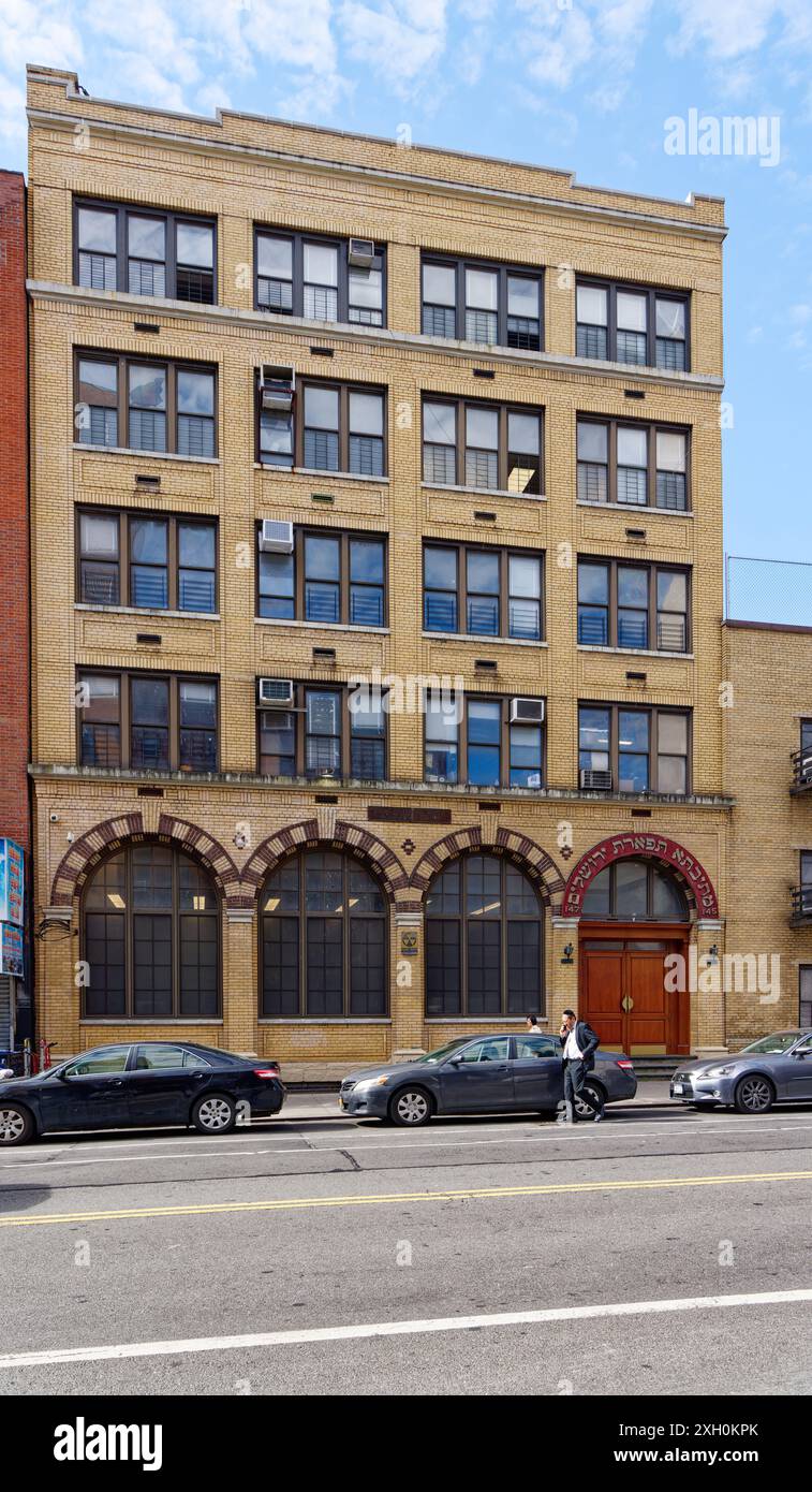 Miriam zuckerberg yeshiva hi-res stock photography and images - Alamy