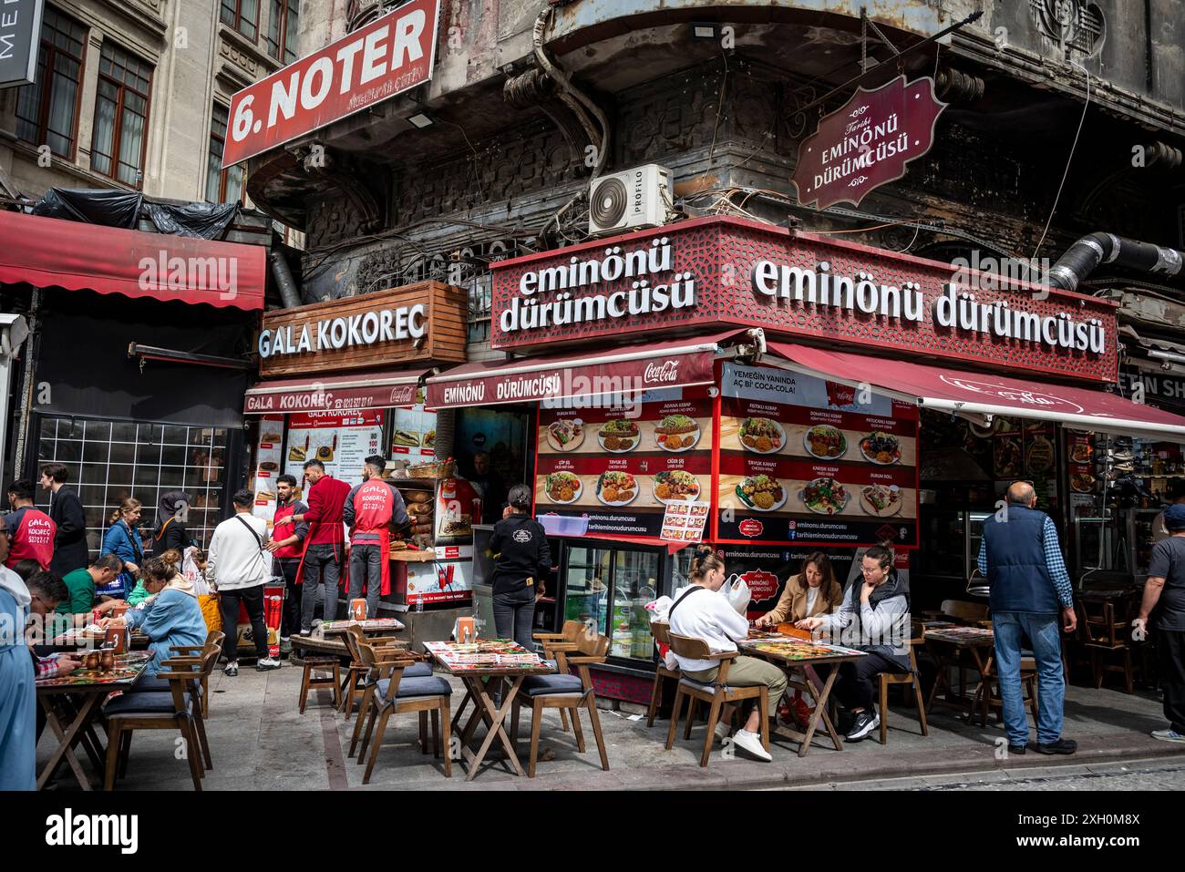 Busy restaurant in Sultanahmet, a historic neighbourhood in Istanbul ...