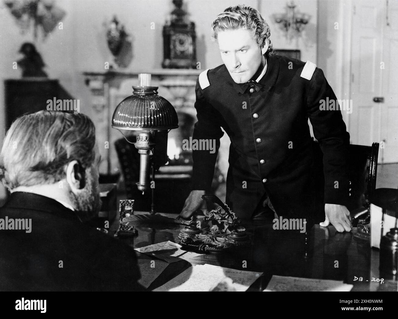 SYDNEY GREENSTREET as Lt. Gen. Winfield Scott and ERROL FLYNN as George ...