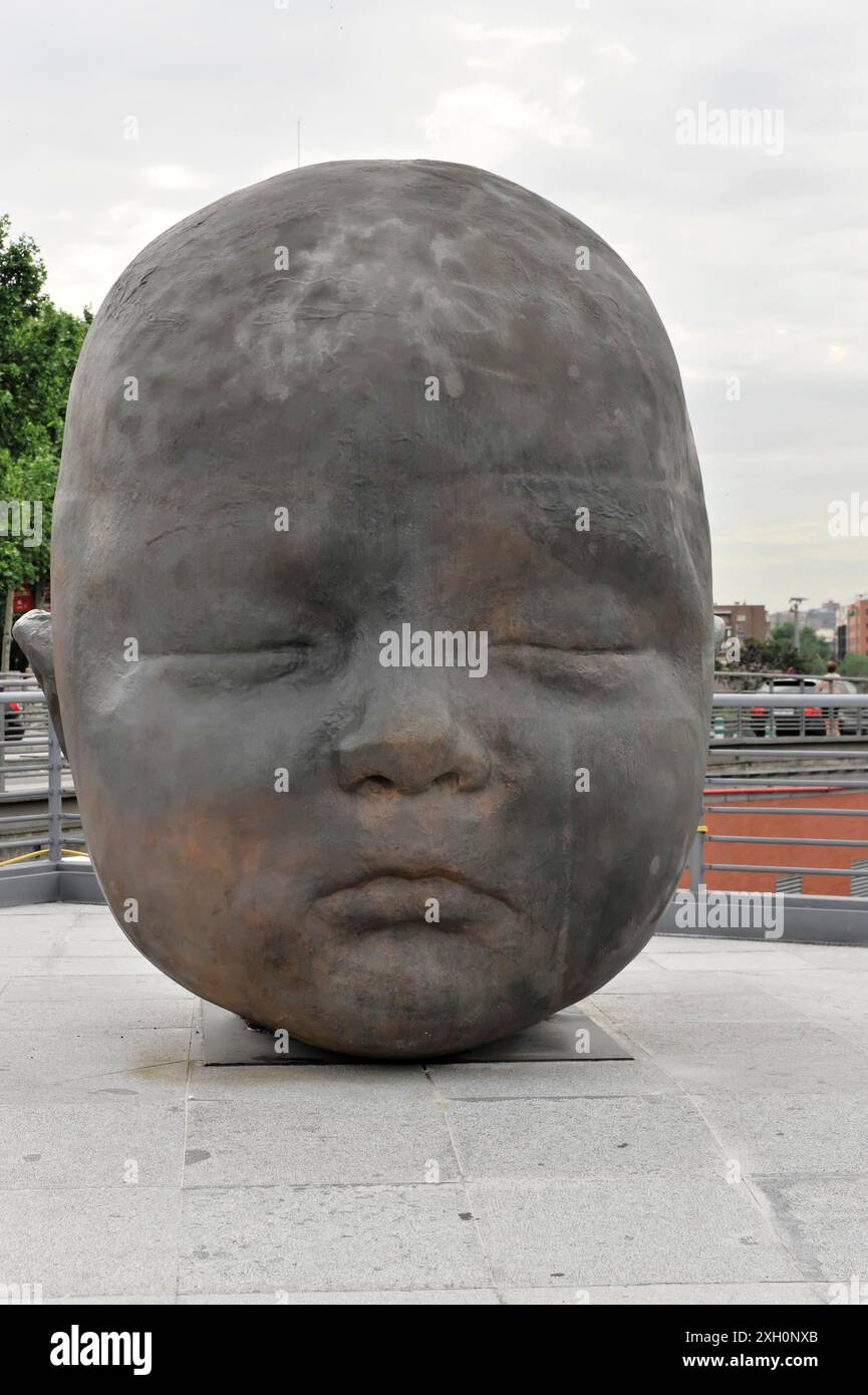 Dia y Noche, Day and Night, sculptures by Antonio Lopez, near Atocha ...