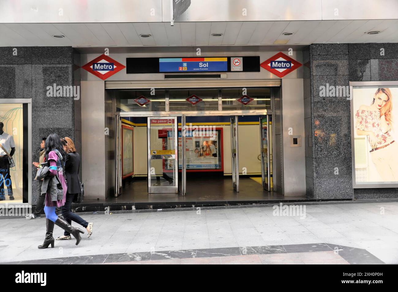 Modern metro sol entrance hi-res stock photography and images - Alamy