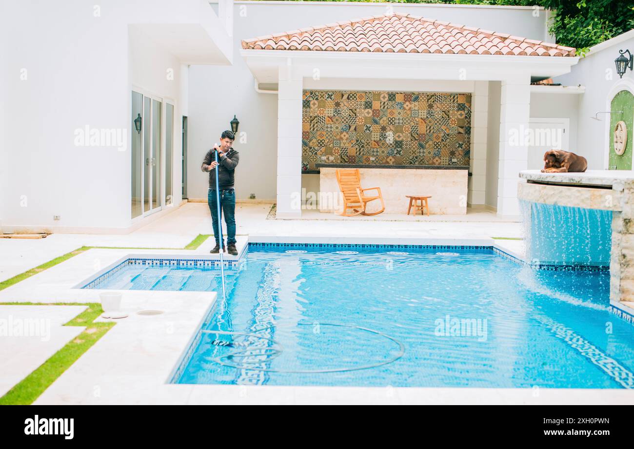 Swimming pool cleaning and maintenance service. Pool maintenance and ...