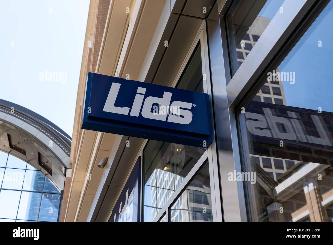 Close lids hi-res stock photography and images - Alamy