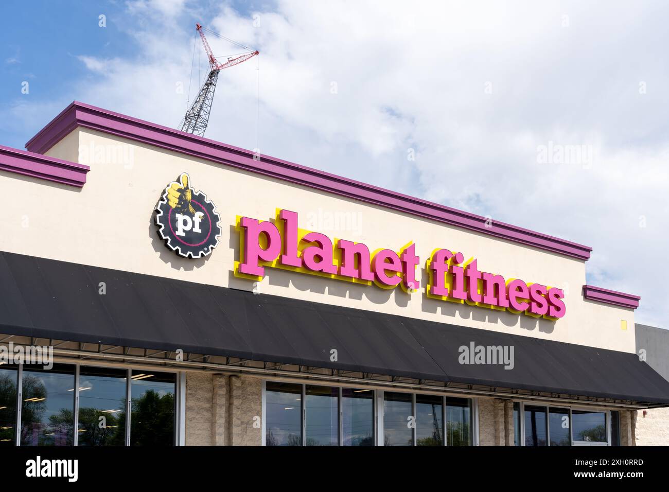 Planet fitness logo hi-res stock photography and images - Alamy
