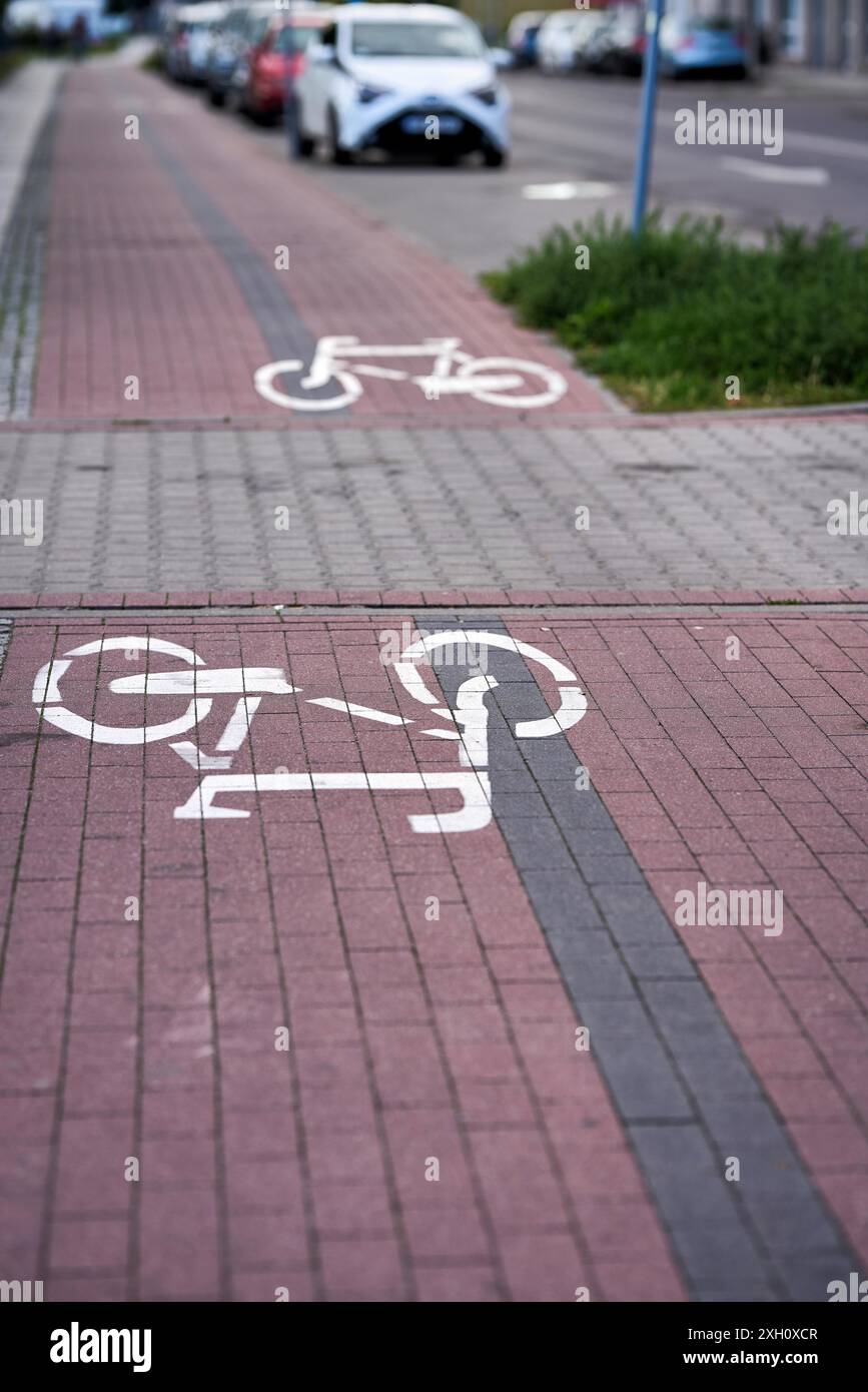 Marking on the cycle path in both directions hi-res stock photography ...