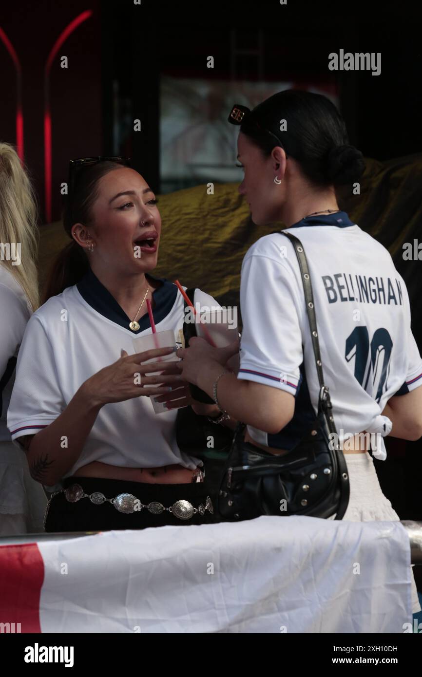 Euro 2024 england fans women hi-res stock photography and images - Alamy