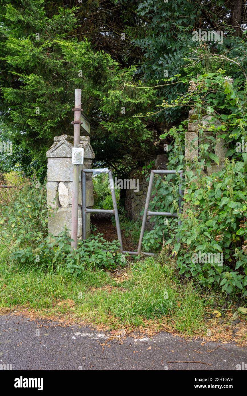Entrance to a narrow lane Stock Photo - Alamy