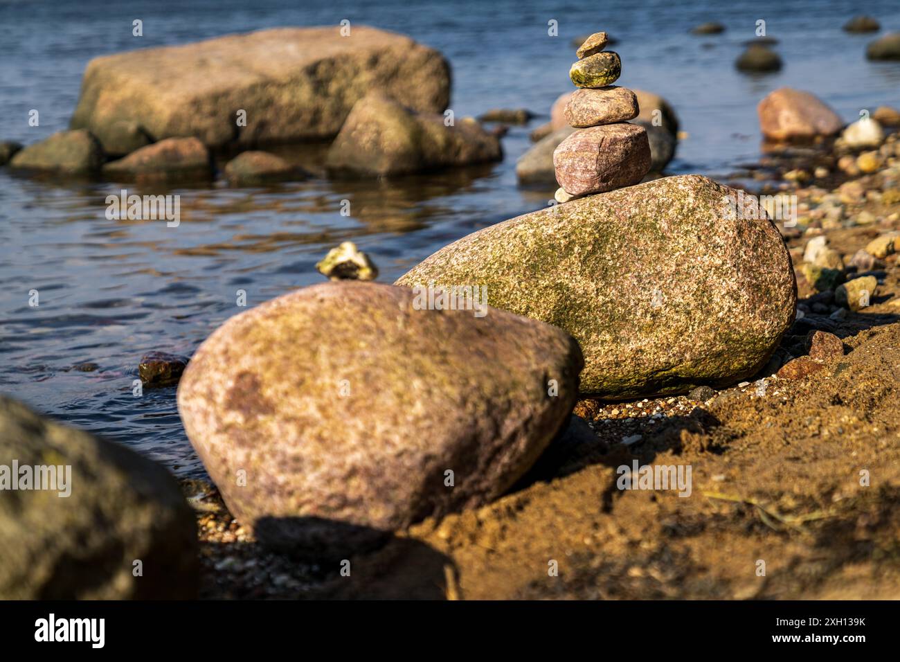 Cairns on beach water hi-res stock photography and images - Alamy