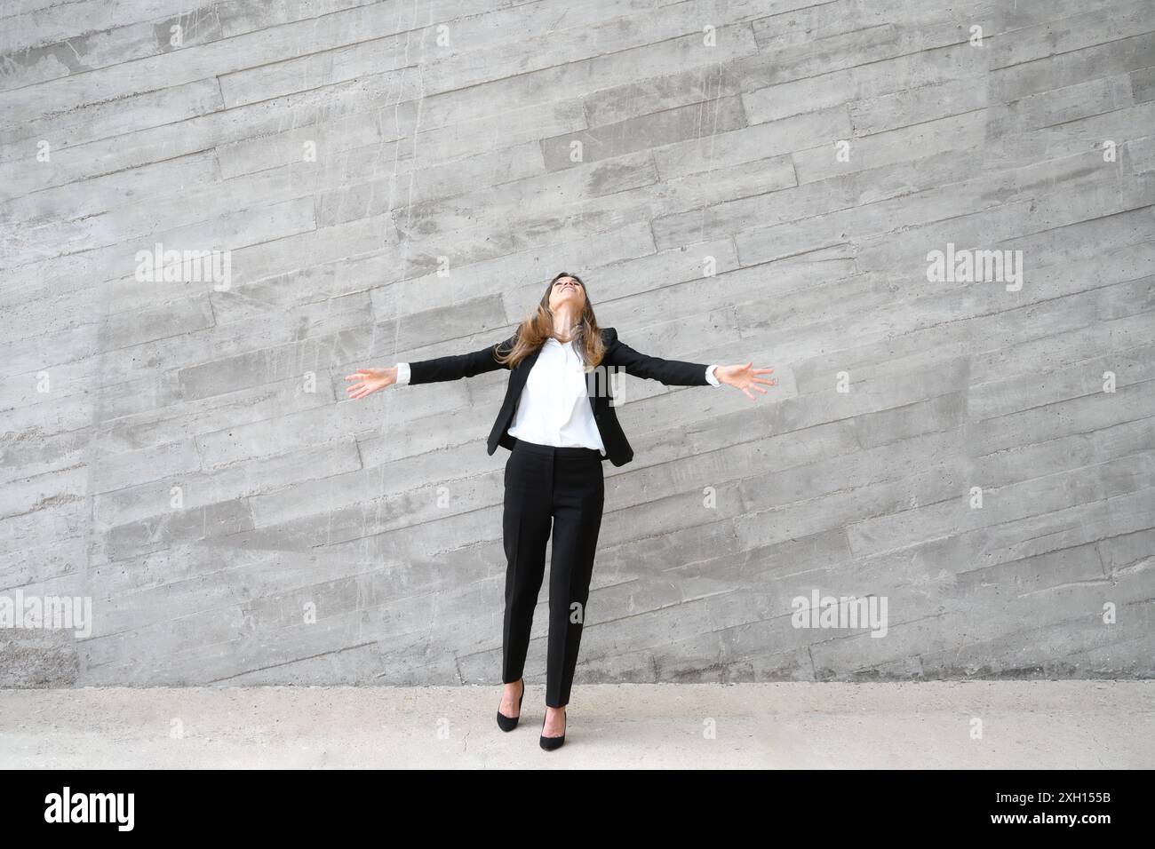 ฺbusiness woman in black hi-res stock photography and images - Alamy