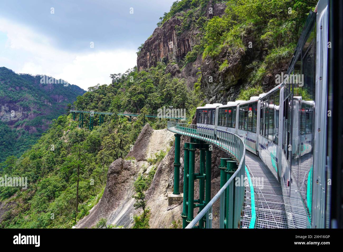 (240711) -- ZIXI COUNTY, July 11, 2024 (Xinhua) -- An electrical ...