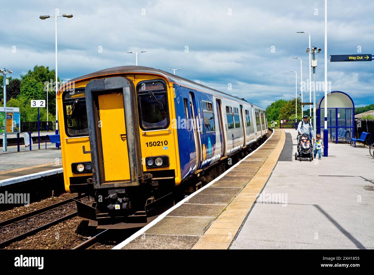 Class 150 Unit at Church Fenton Station, North Yorkshire, England Stock ...