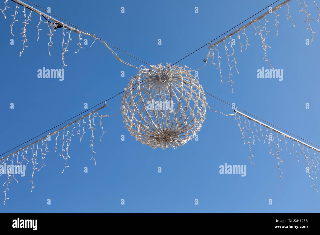 Daylight illumination hi-res stock photography and images - Alamy