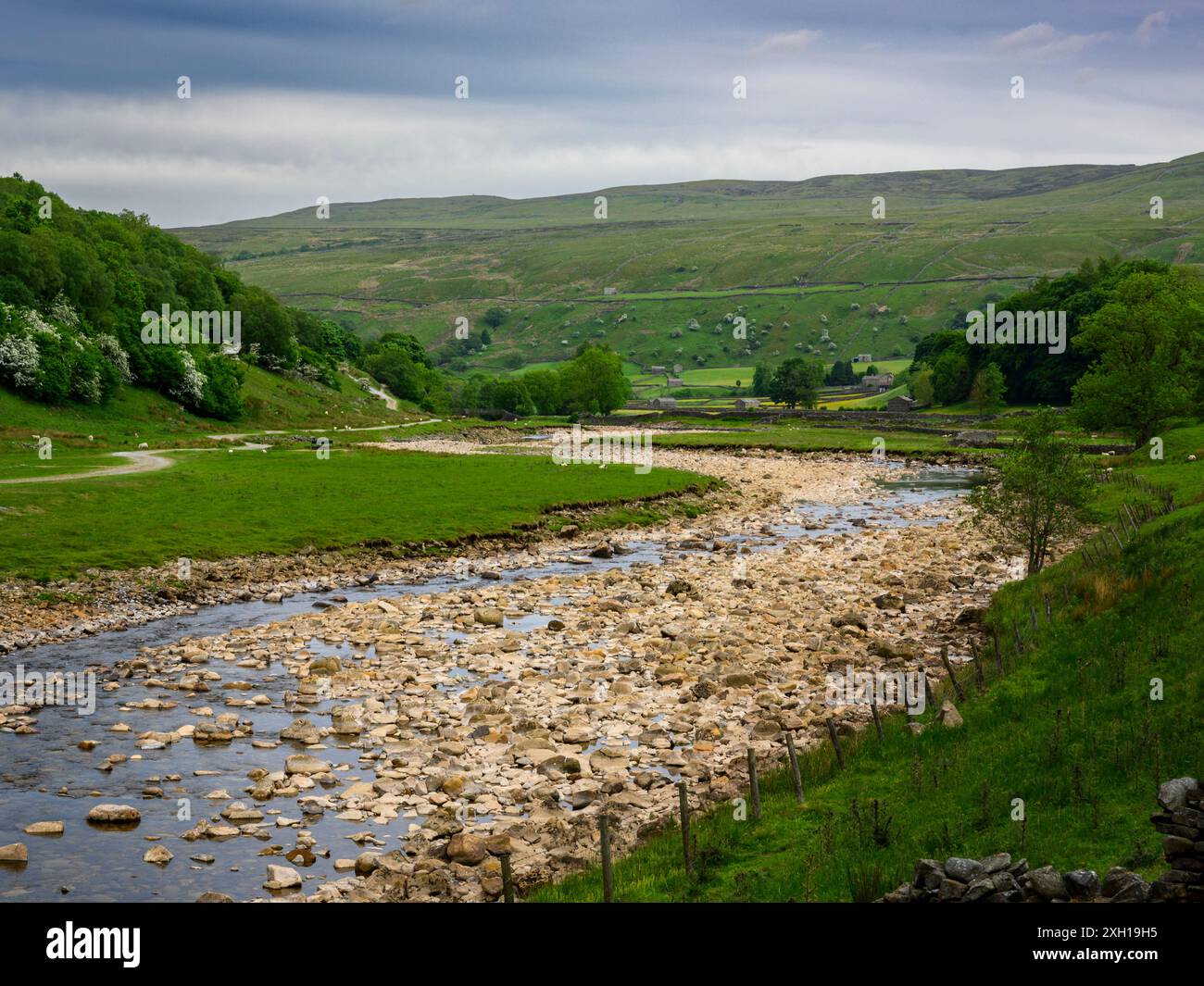 River Swale, picturesque steep-sided hills & hillside slopes (water ...
